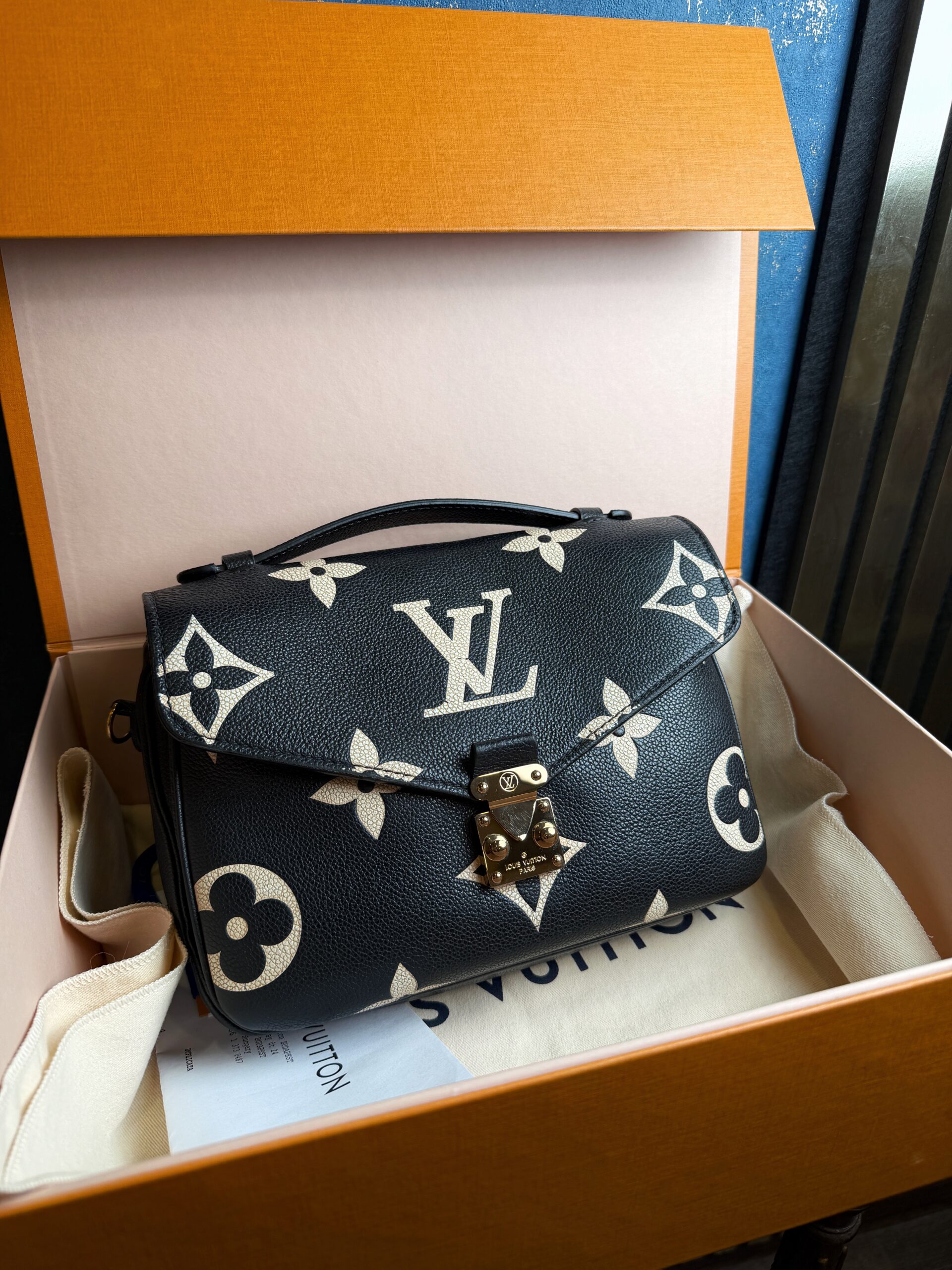 LOUIS VUITTON Pochette Metis Empreinte Leather Giant Monogram | UNLIMITAGE